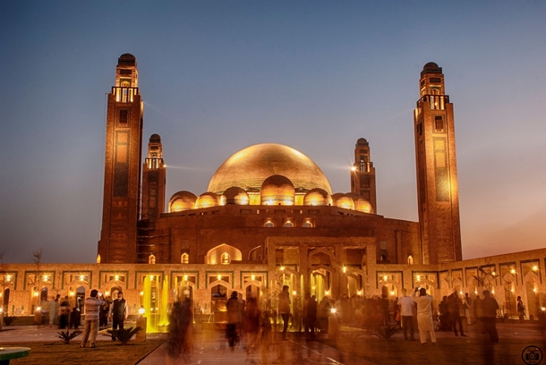 Bahria Grand Jamia Mosque Lahore x-post rExplorePakistan - Photorator