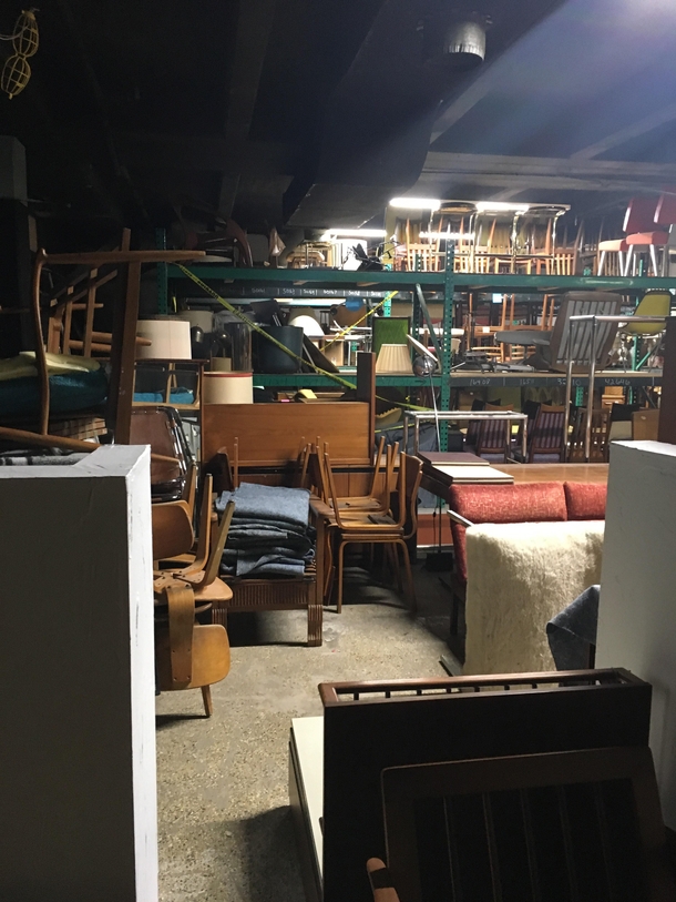 Old storage unit behind an art gallery - Photorator